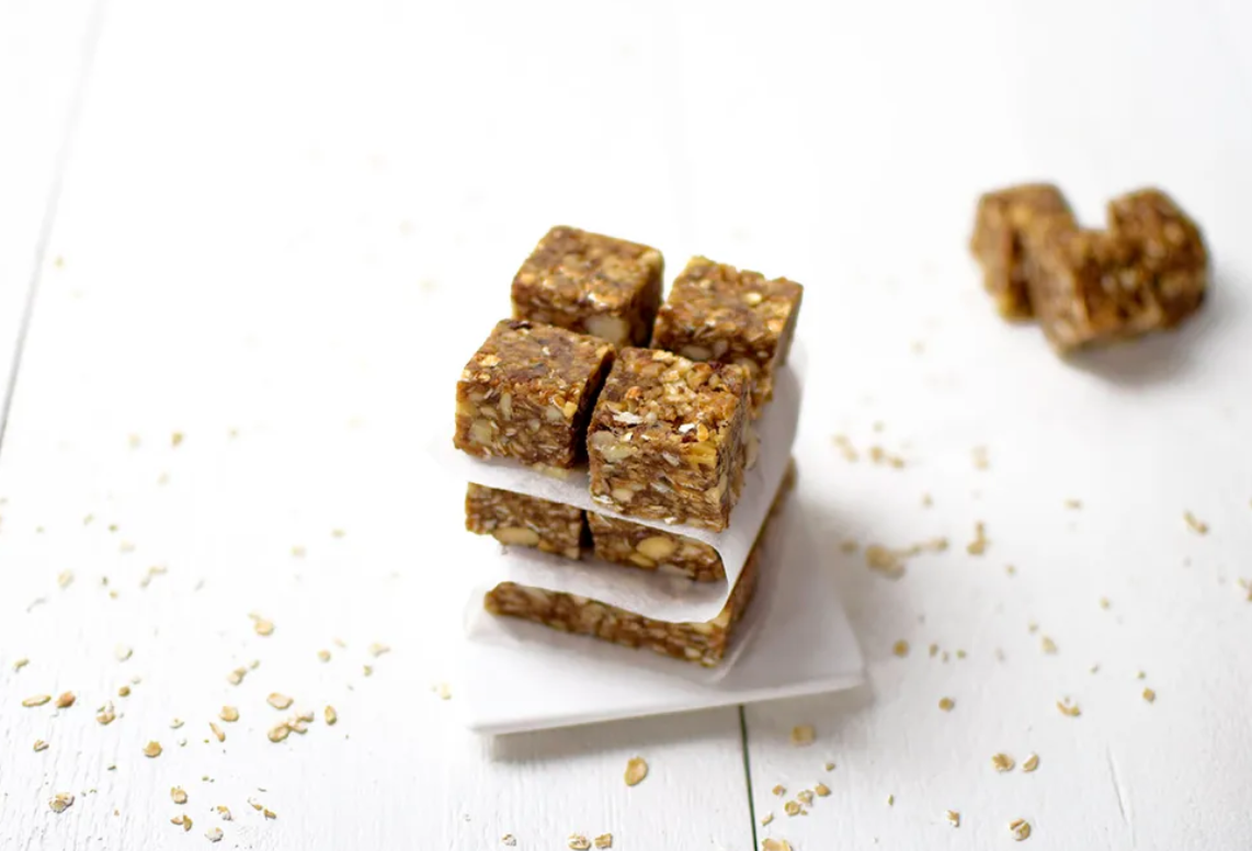 Granola bites met witte amandelpasta